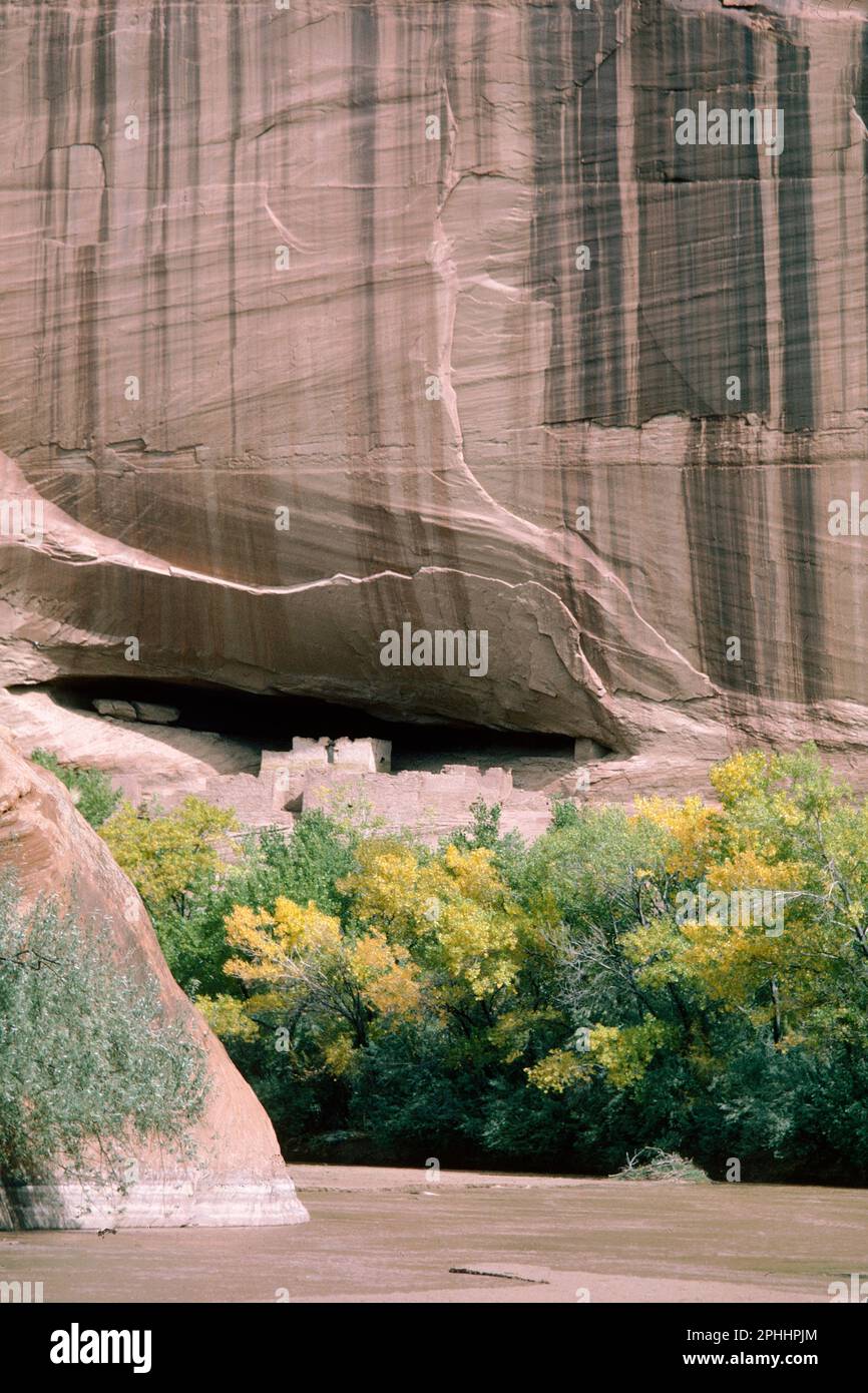Anasazi ruins (White House Ruins) at Canyon de Chelly National Monument ...