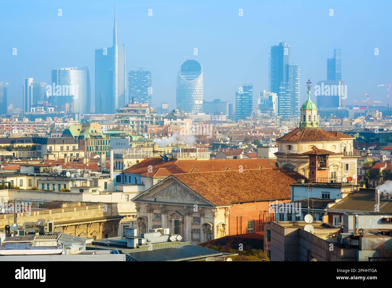 Milan skyline commercial hi-res stock photography and images - Alamy