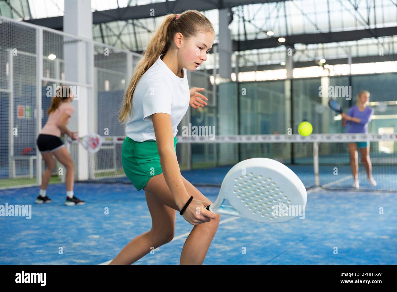 Children playing padel tennis hi-res stock photography and images - Alamy