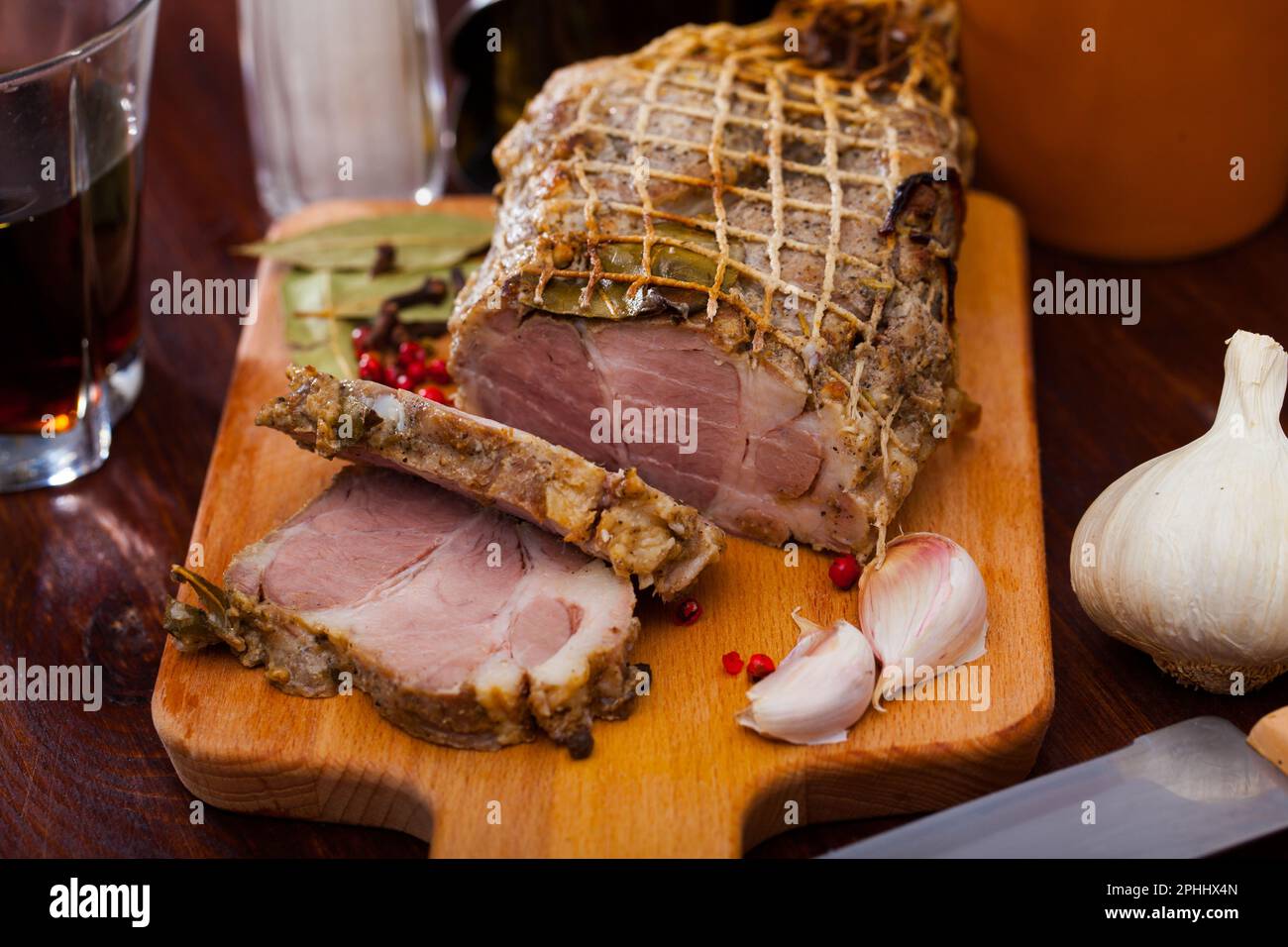 Baked ham cloves hi-res stock photography and images - Alamy