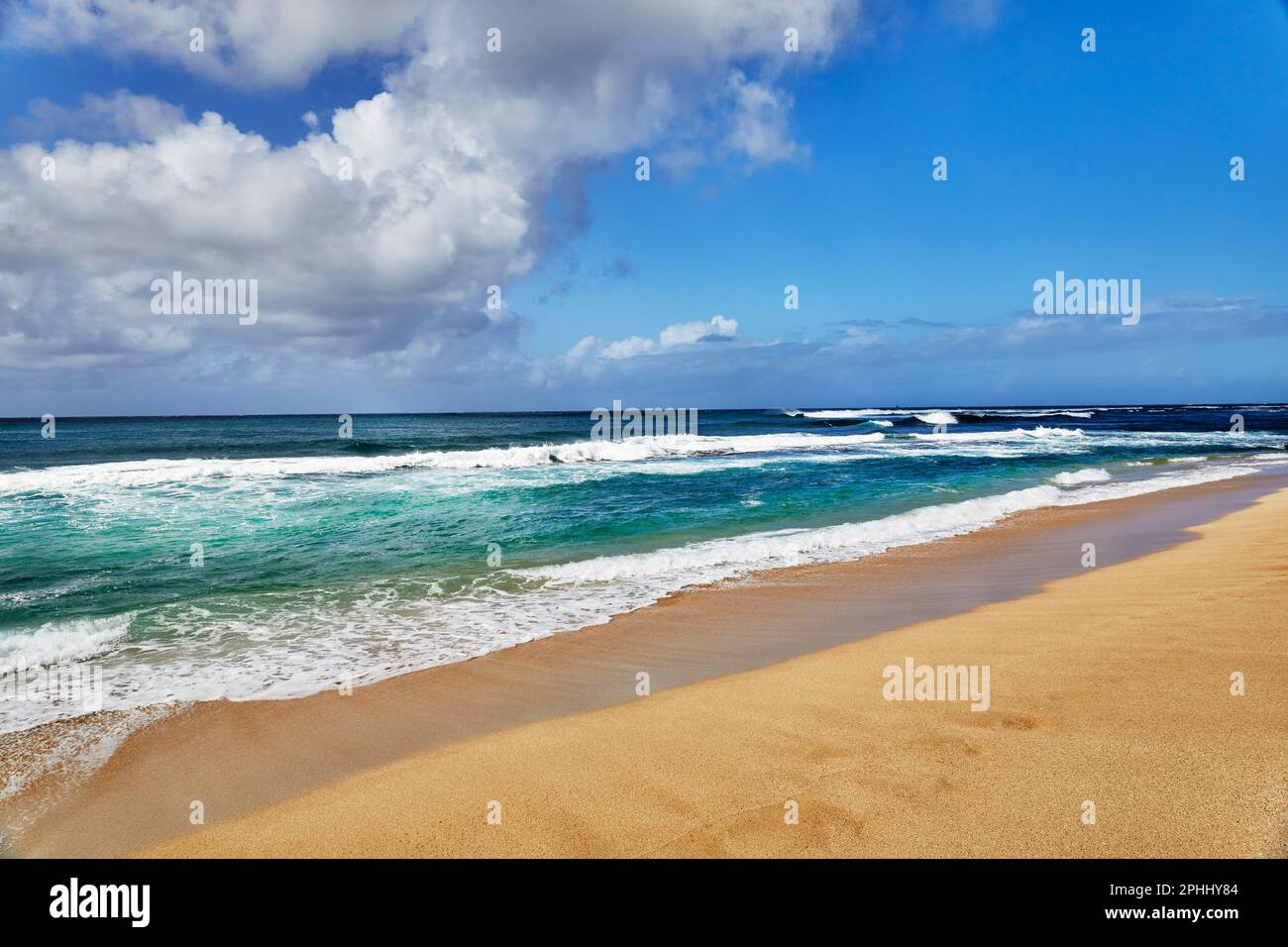 Shore Break waves on a Tropical Beach Stock Photo - Alamy