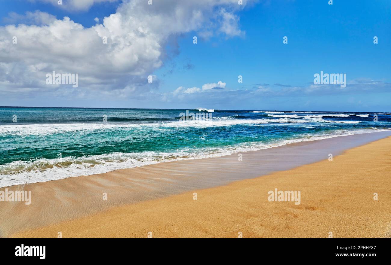 Shore Break waves on a Tropical Beach Stock Photo - Alamy
