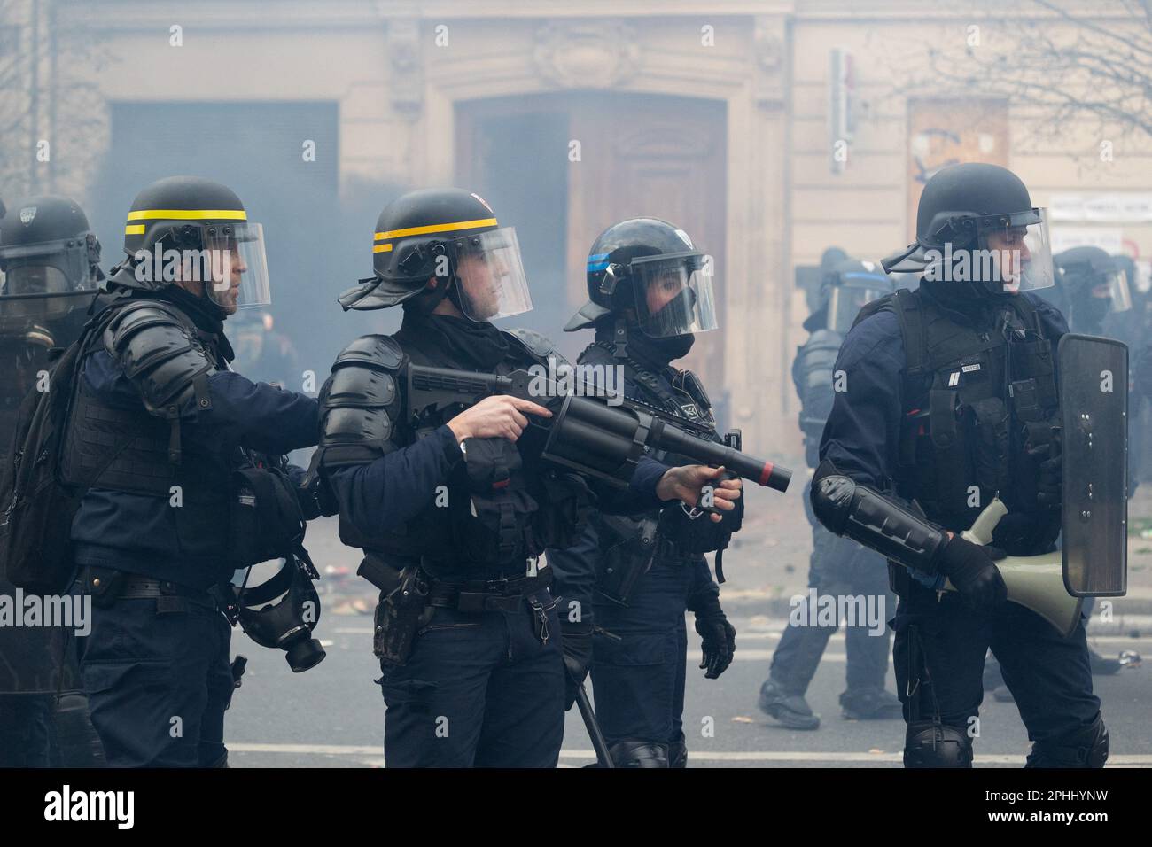 Tear gas launcher hi-res stock photography and images - Alamy