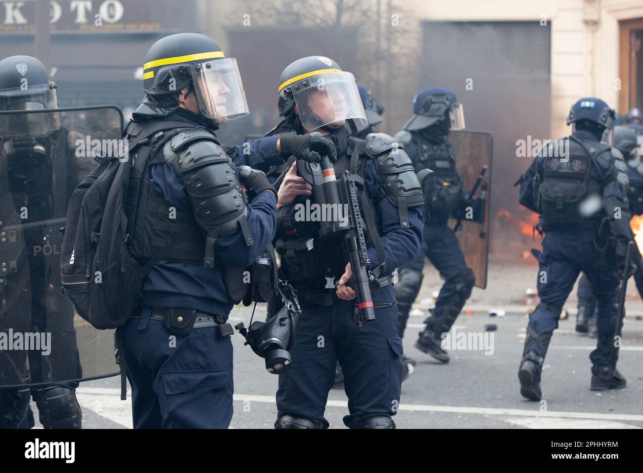 Tear gas launcher hi-res stock photography and images - Alamy