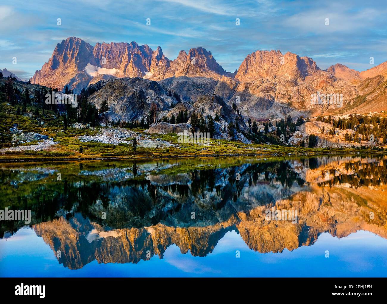 Mountain Sunrise Reflected in Alpine Lake. The Minarets and Ediza Lake ...