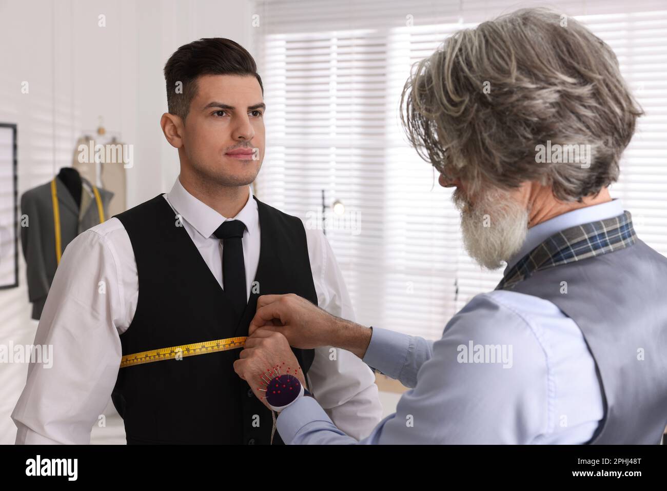 Circumference of chest hi-res stock photography and images - Alamy
