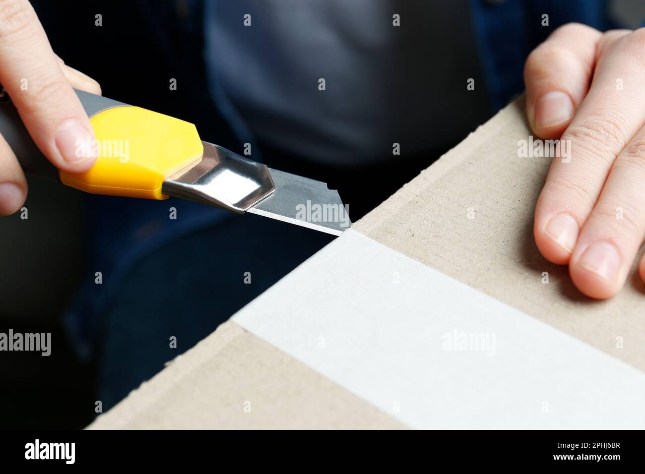 Person using knife open cardboard hi-res stock photography and images ...