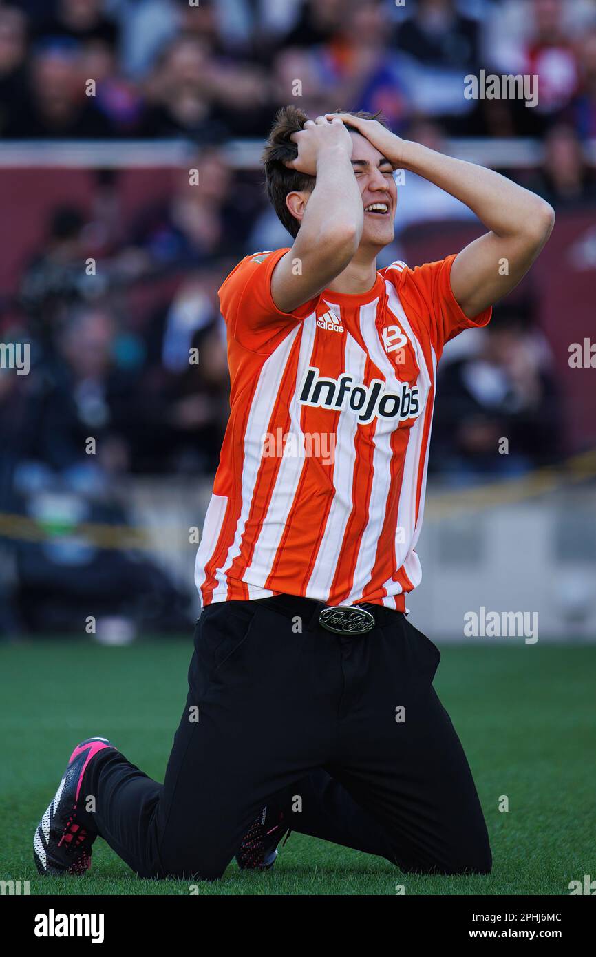 BARCELONA - MAR 26: Eric Minibuyer (famous Spanish youtuber) in action ...