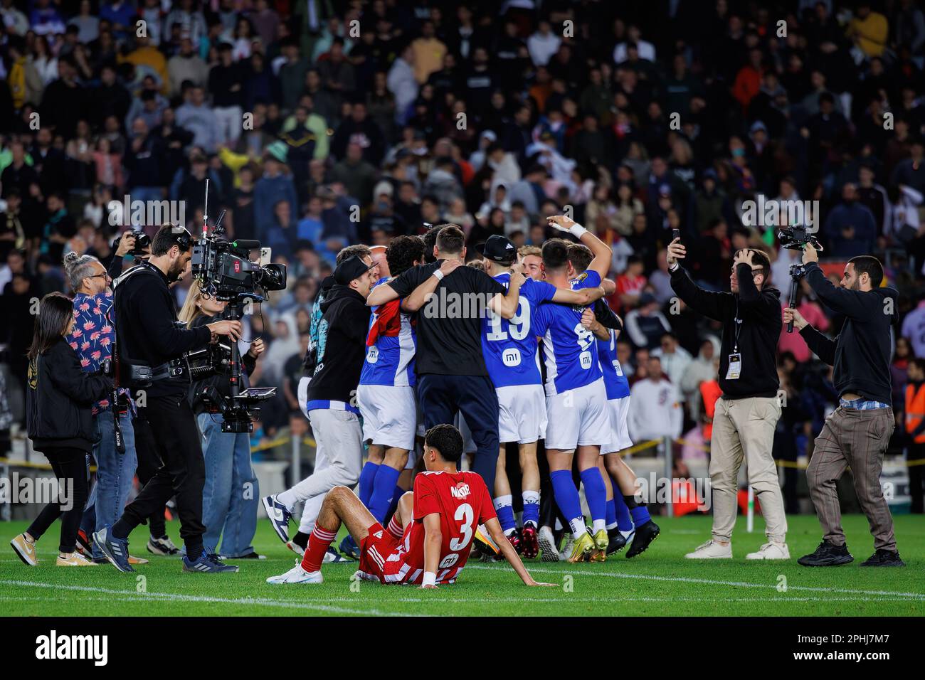 BARCELONA - MAR 26: El Barrio team celebrate the victory at the Final ...
