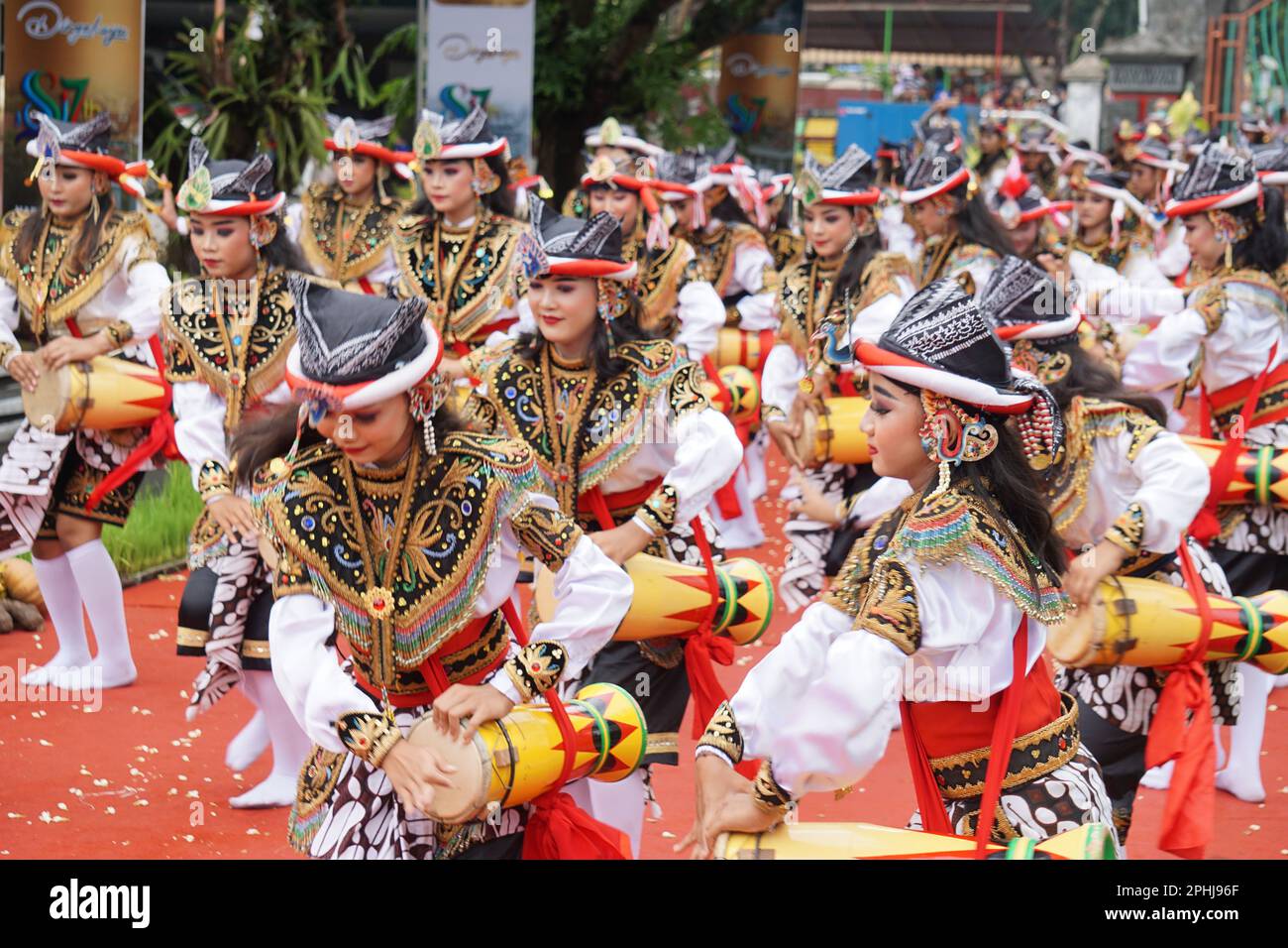 Indonesian perform reog kendang in the ceremony of Tulungagung's ...