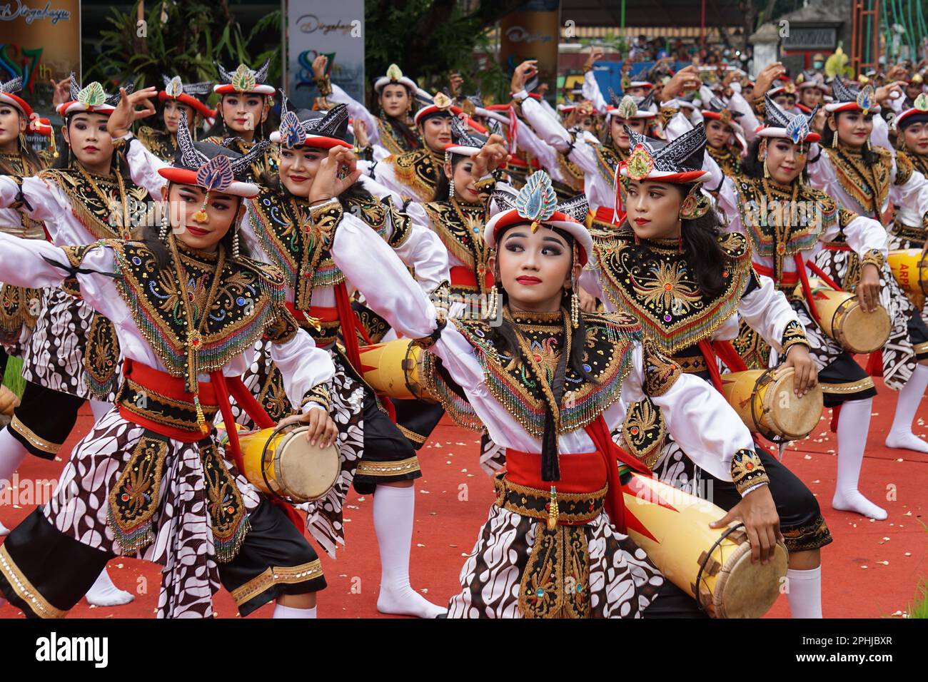 Indonesian perform reog kendang in the ceremony of Tulungagung's ...