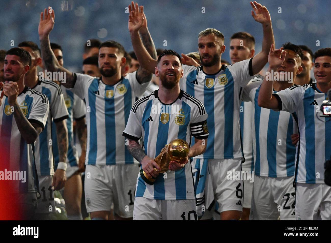 Lionel messi world cup 2022 trophy hi-res stock photography and images ...