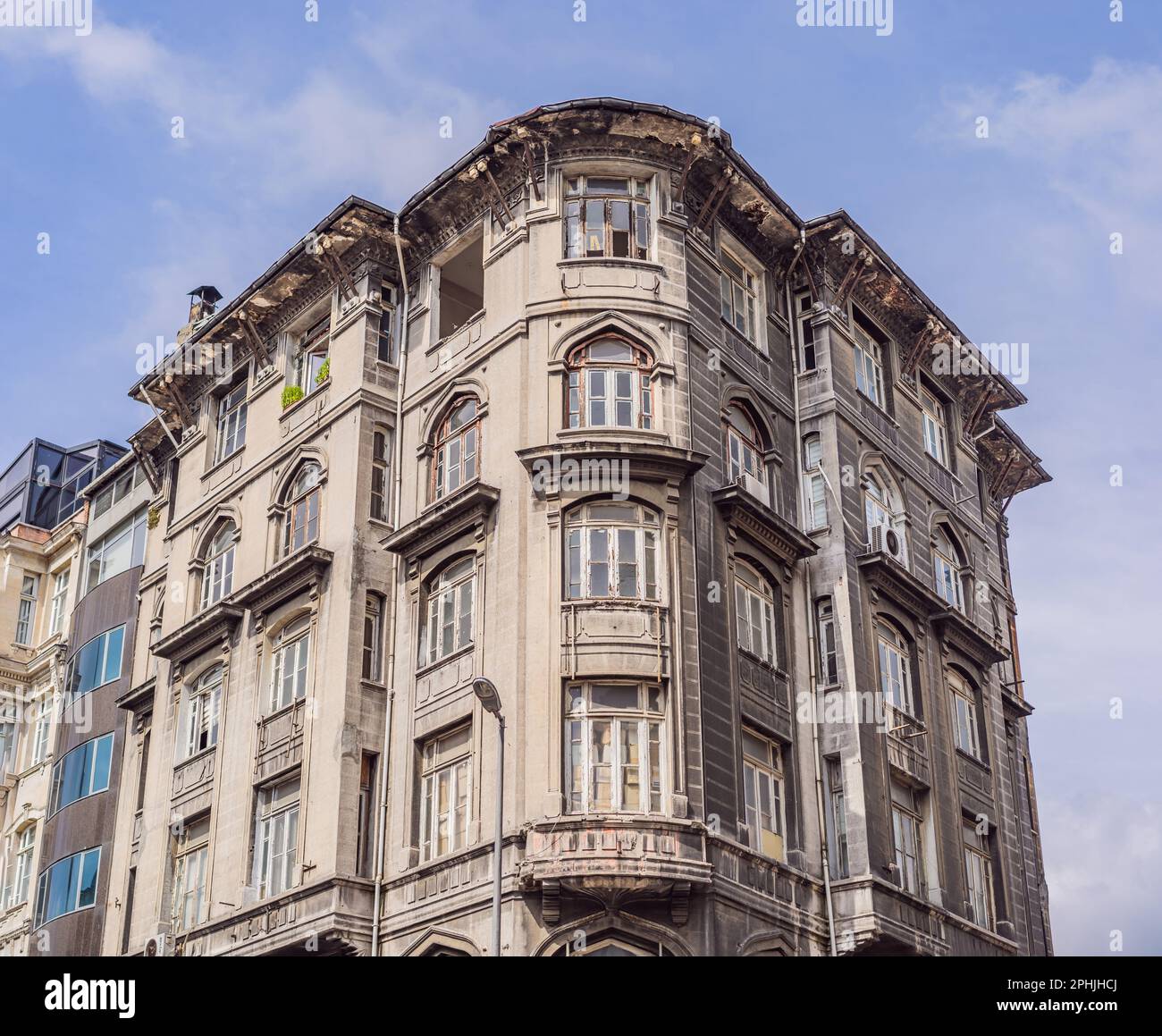 Istanbul architecture. Old buildings in the city center Stock Photo - Alamy