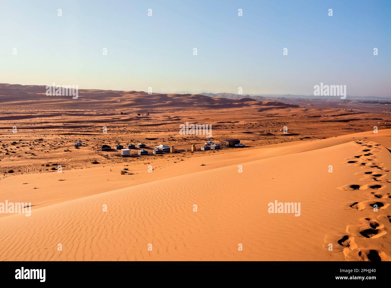 Desert camp in the Wahiba Sands, Oman Stock Photo - Alamy
