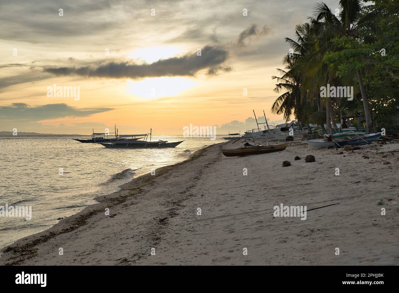 Dreamlike idyllic beach of Pamilacan Island in the Philippines with ...