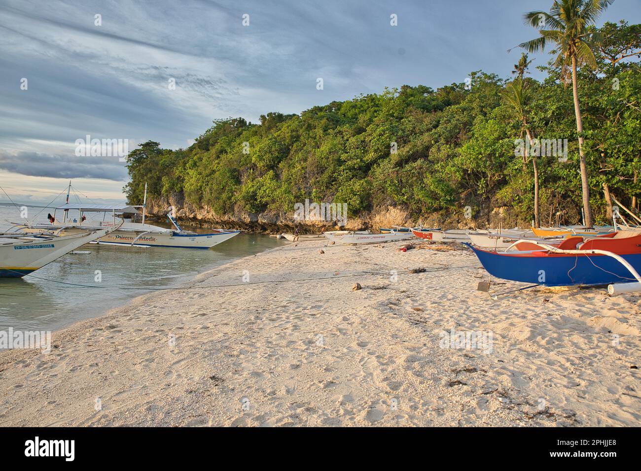 Dreamlike idyllic beach of Pamilacan Island in the Philippines with ...