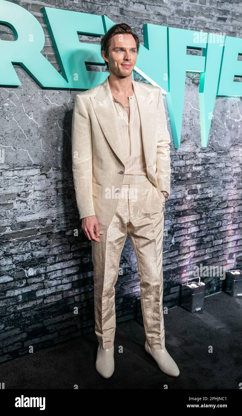 Nicolas Hoult wearing suit by Tom Ford attends premiere of Universal ...