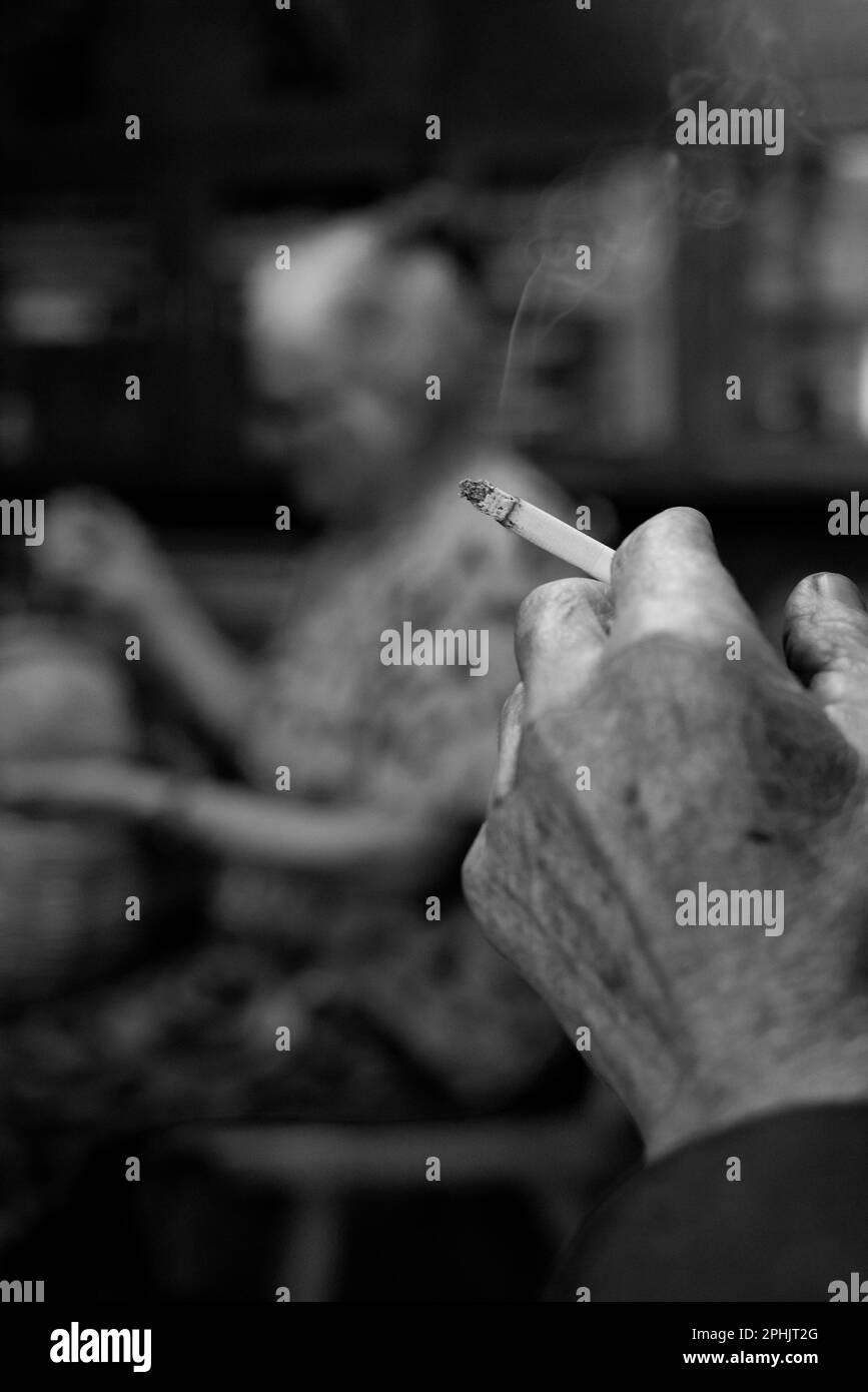 Old man with cigarette hi-res stock photography and images - Alamy