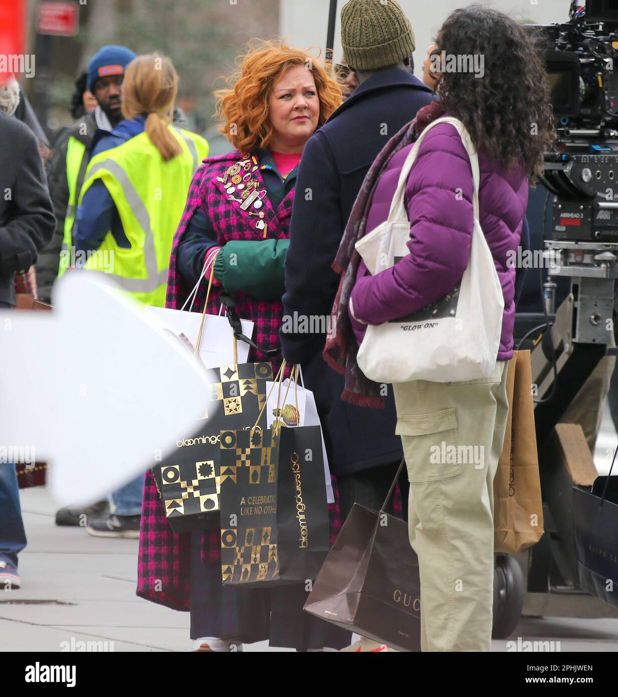 New York, USA. 28th Mar, 2023. Actress Melissa McCarthy filming a scene ...