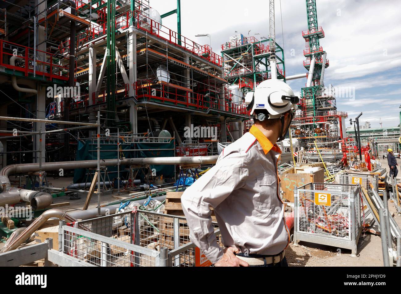 Sustainable aviation fuel plant hi-res stock photography and images - Alamy