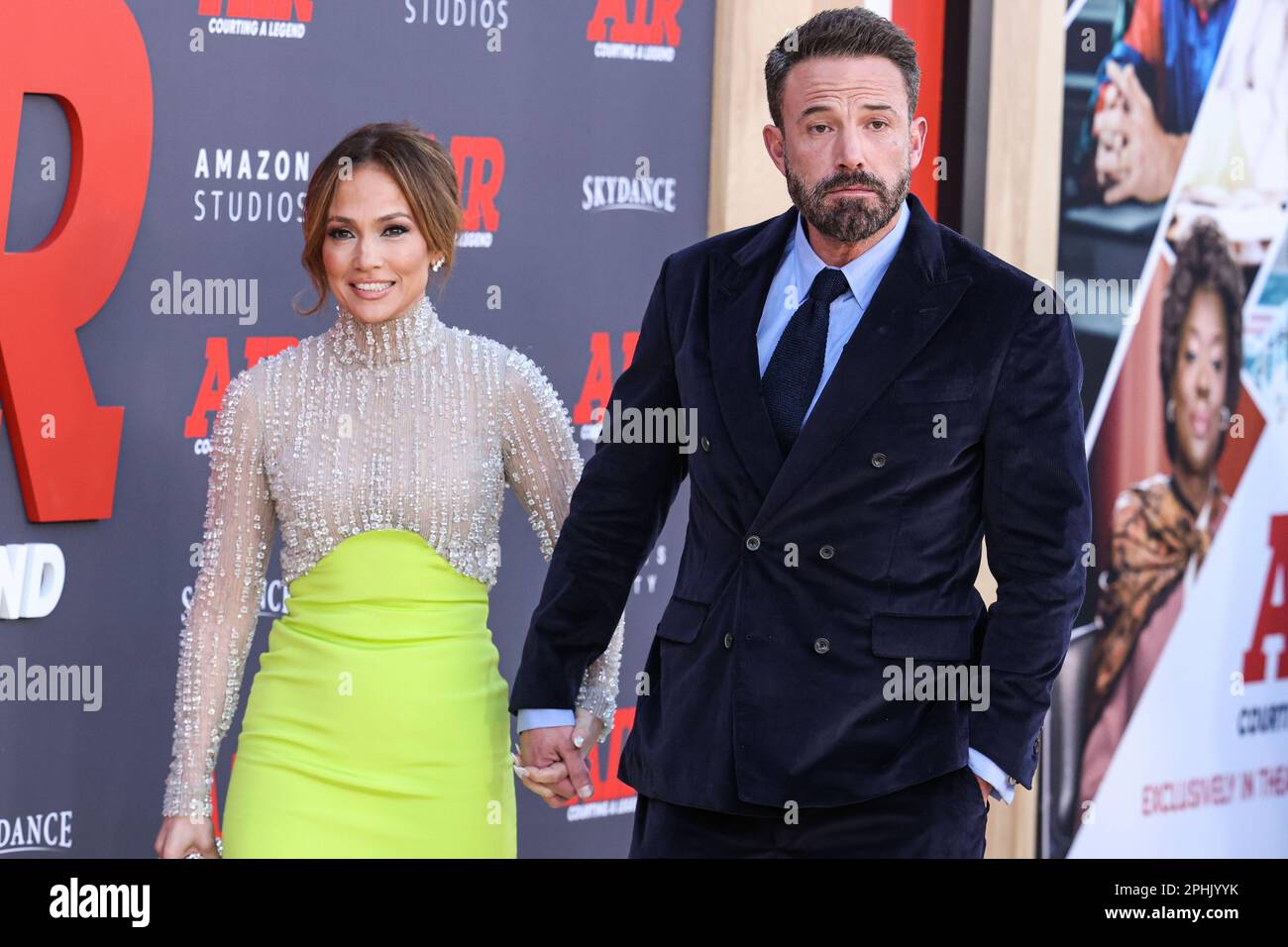 Michael jordan in suit hi-res stock photography and images - Alamy