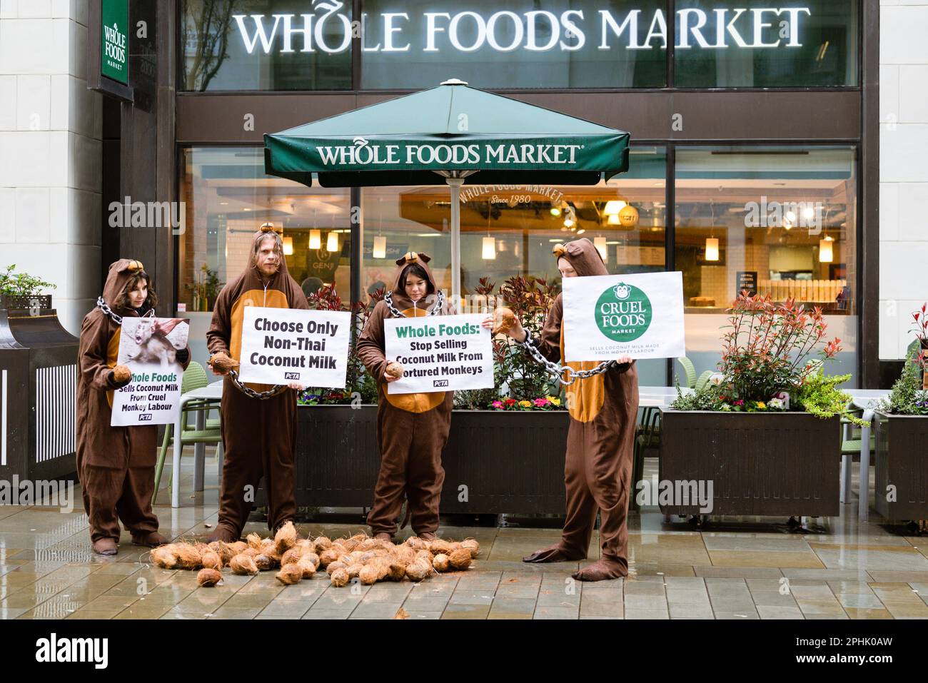 London, UK. 28th Mar, 2023. Activists from People for the Ethical ...