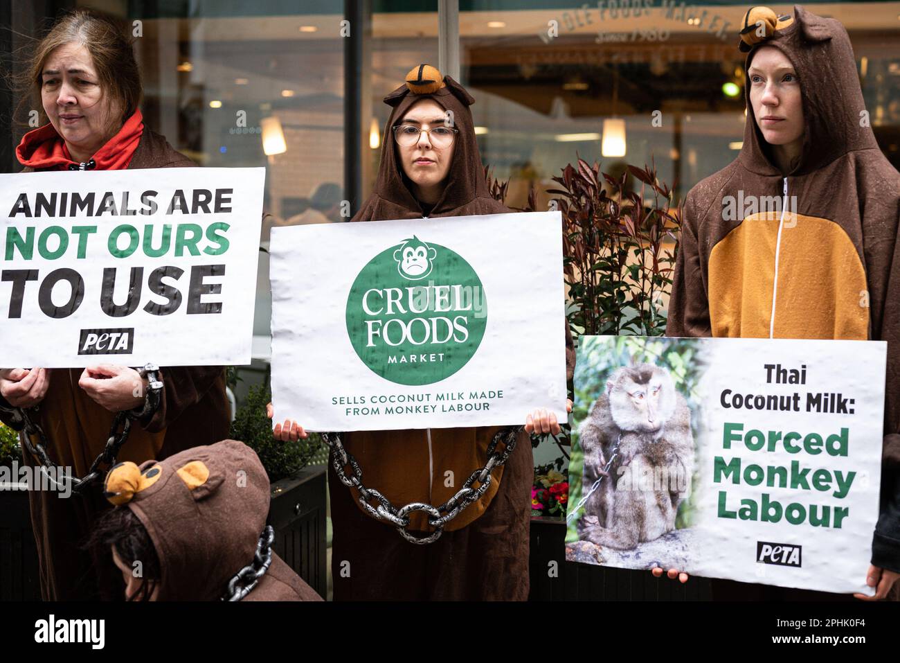 London, UK. 28th Mar, 2023. Activists from People for the Ethical ...