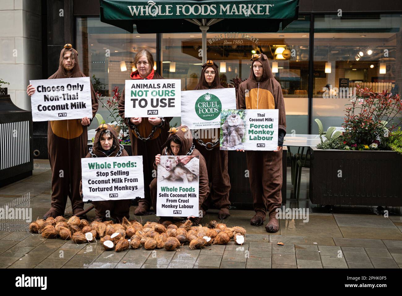 London, UK. 28th Mar, 2023. Activists from People for the Ethical ...
