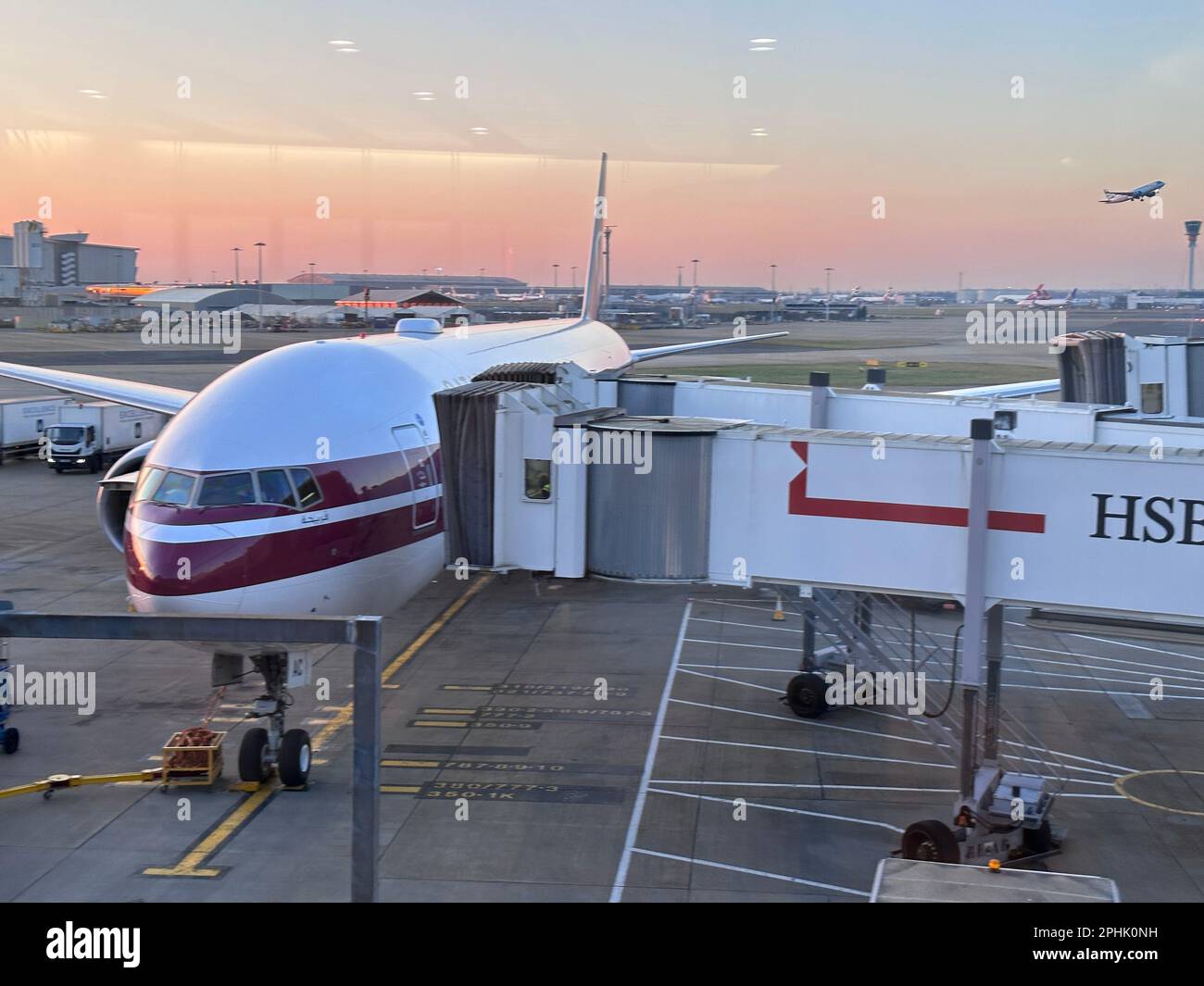 Qatar Air Boeing 777 retro livery aircraft to celebrate 25th ...