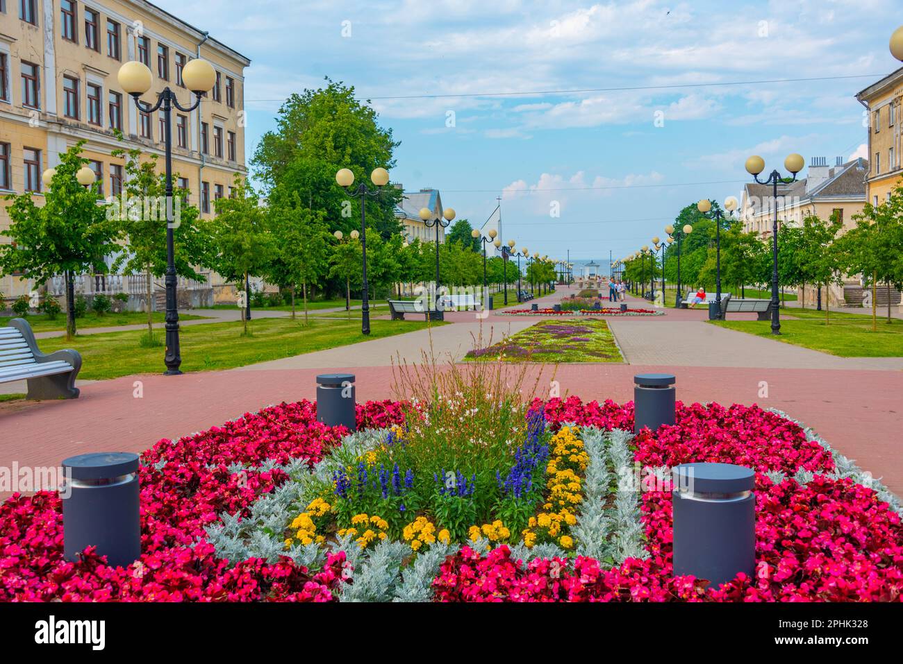 Mere puiestee promenade leading to a beach in SillamГ¤e Stock Photo - Alamy