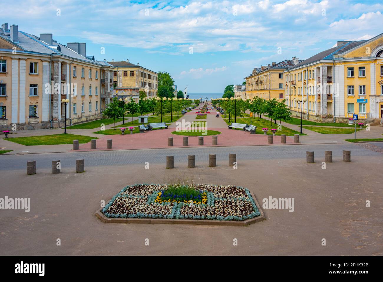 Mere puiestee promenade leading to a beach in SillamГ¤e Stock Photo - Alamy