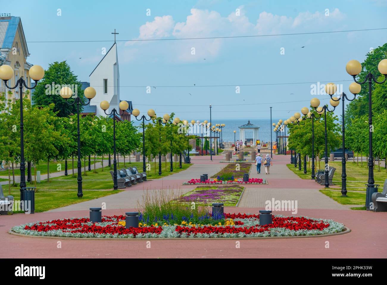 Mere puiestee promenade leading to a beach in SillamГ¤e Stock Photo - Alamy