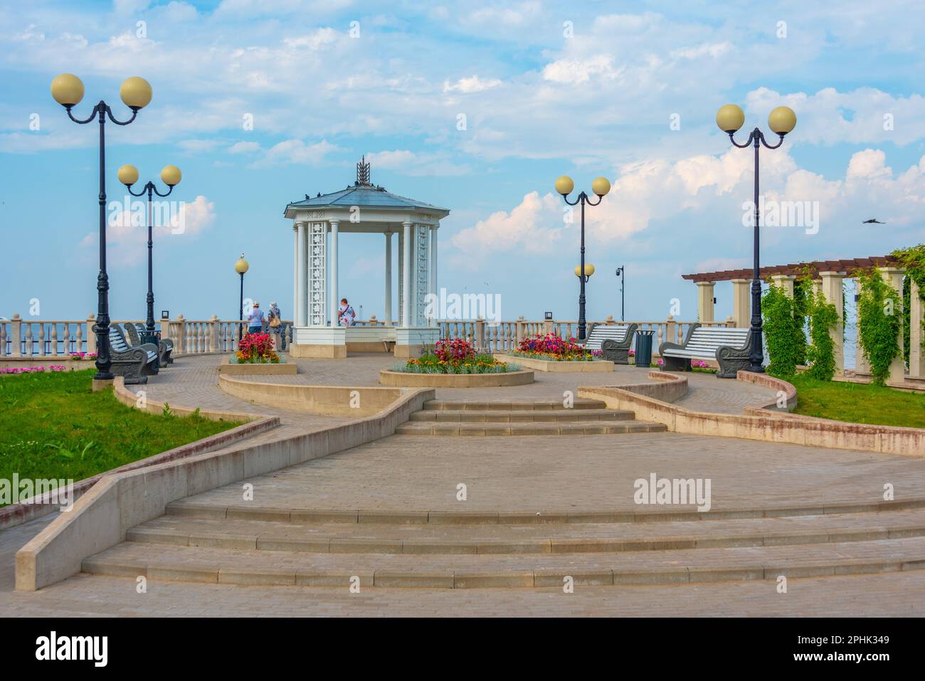 Mere puiestee promenade leading to a beach in SillamГ¤e Stock Photo - Alamy