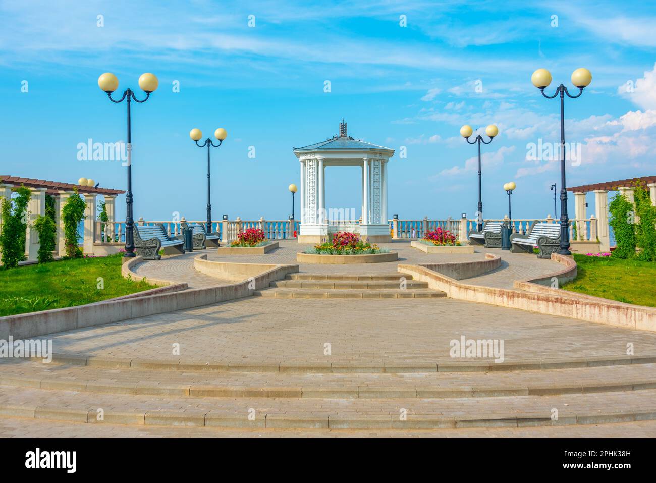 Mere puiestee promenade leading to a beach in SillamГ¤e Stock Photo - Alamy