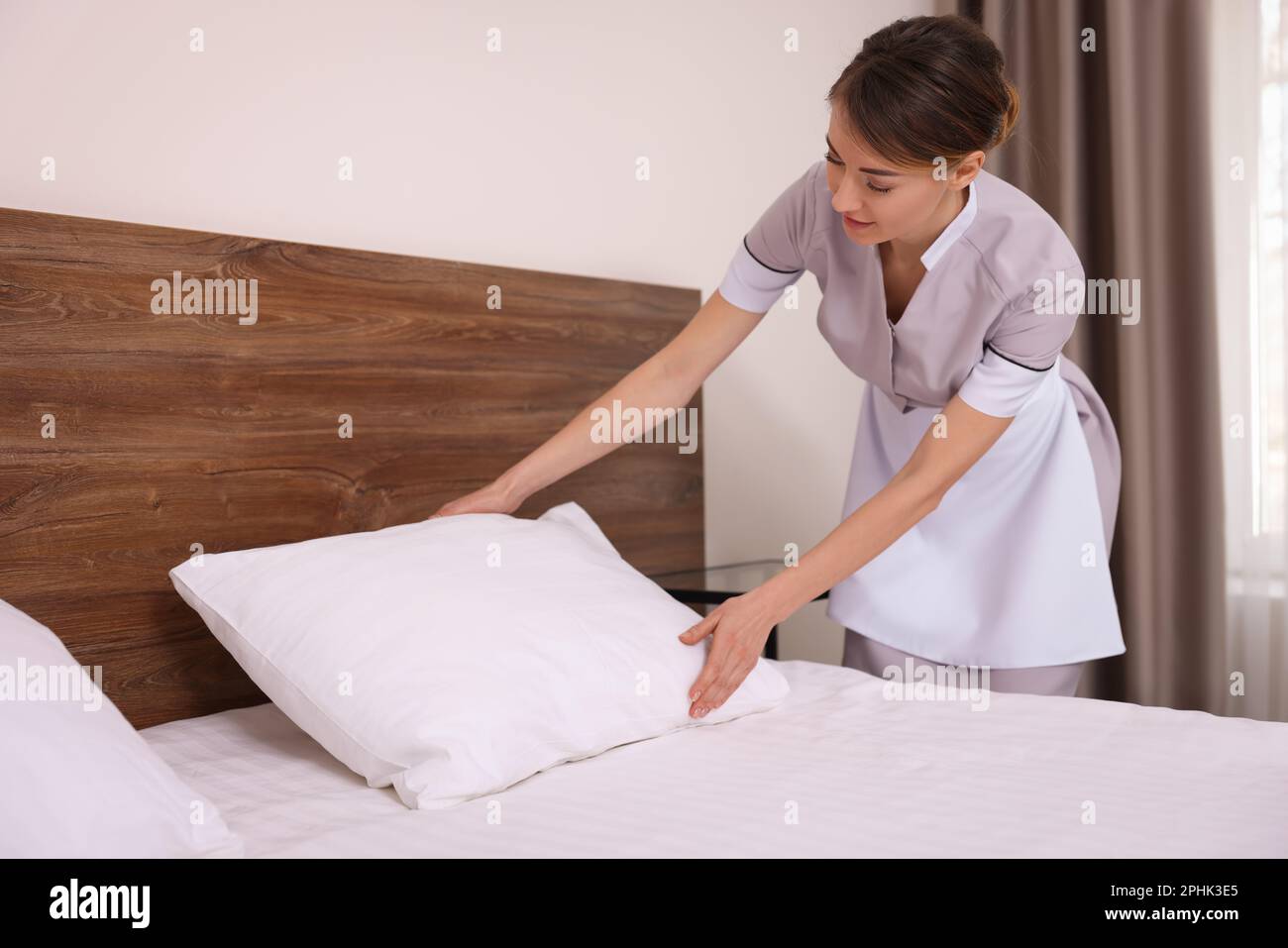 Beautiful hotel maid making hi-res stock photography and images - Alamy