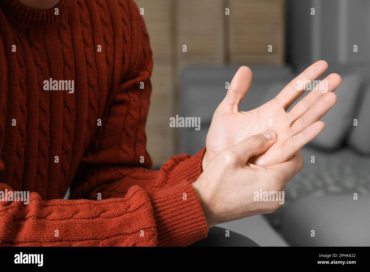 Medical condition trigger finger hi-res stock photography and images ...