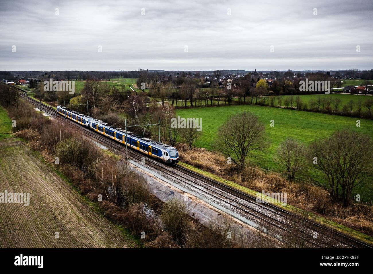 Waterway under train tracks hi-res stock photography and images - Alamy