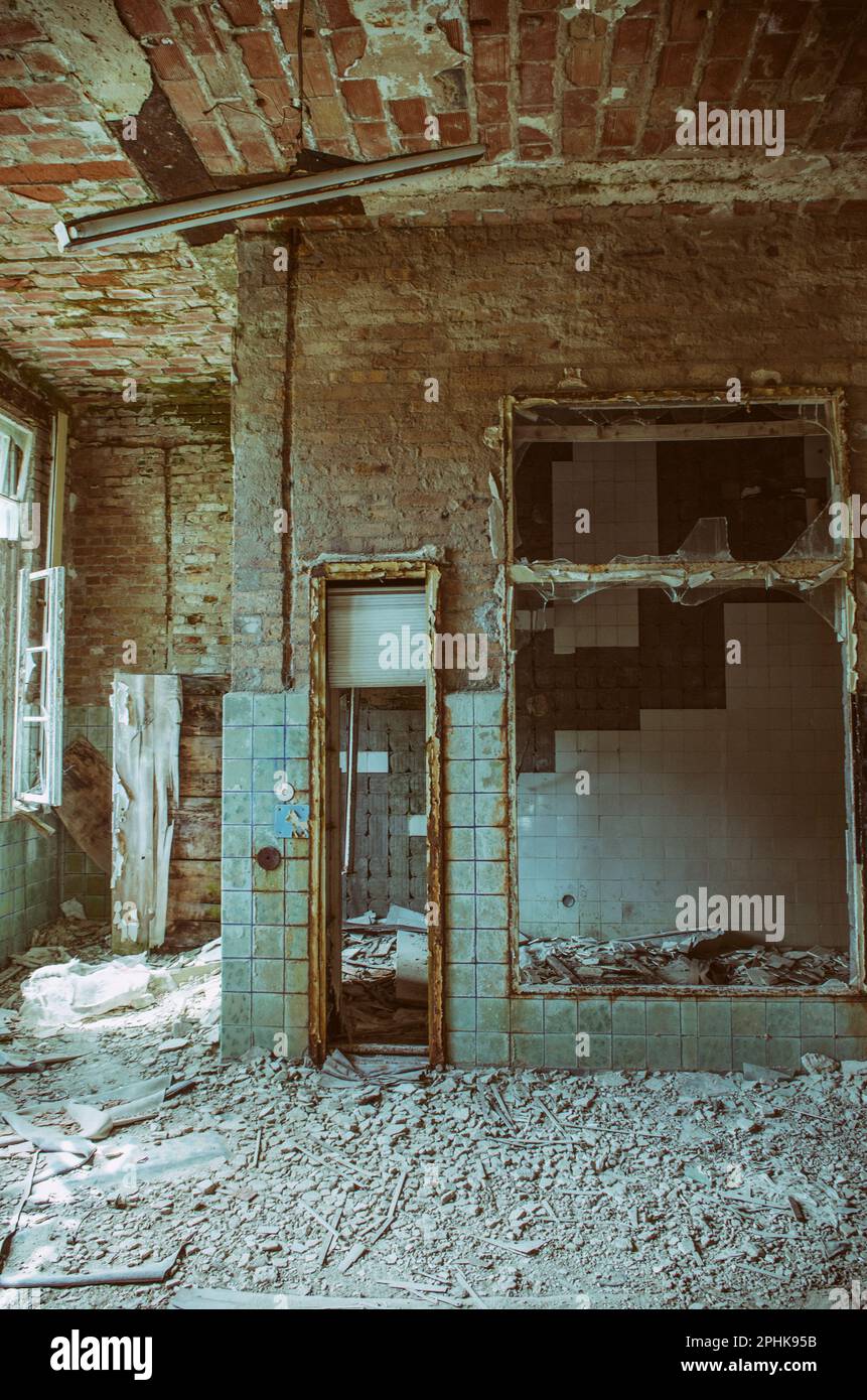 Building decay hi-res stock photography and images - Alamy