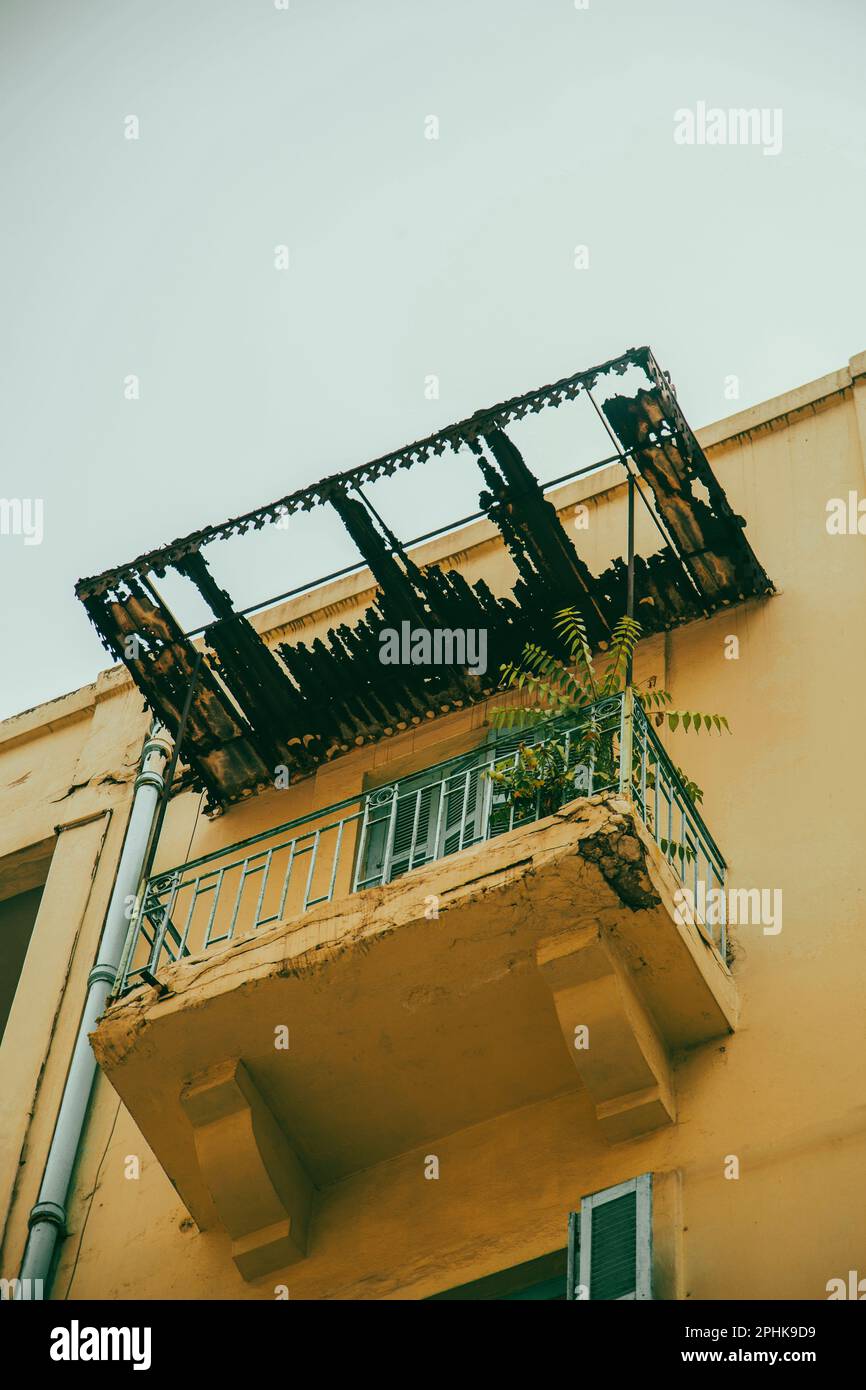 Broken balcony hi-res stock photography and images - Alamy