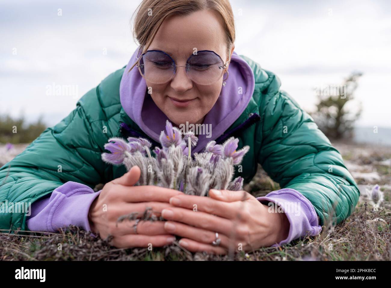 Ground hugging flower hi-res stock photography and images - Alamy