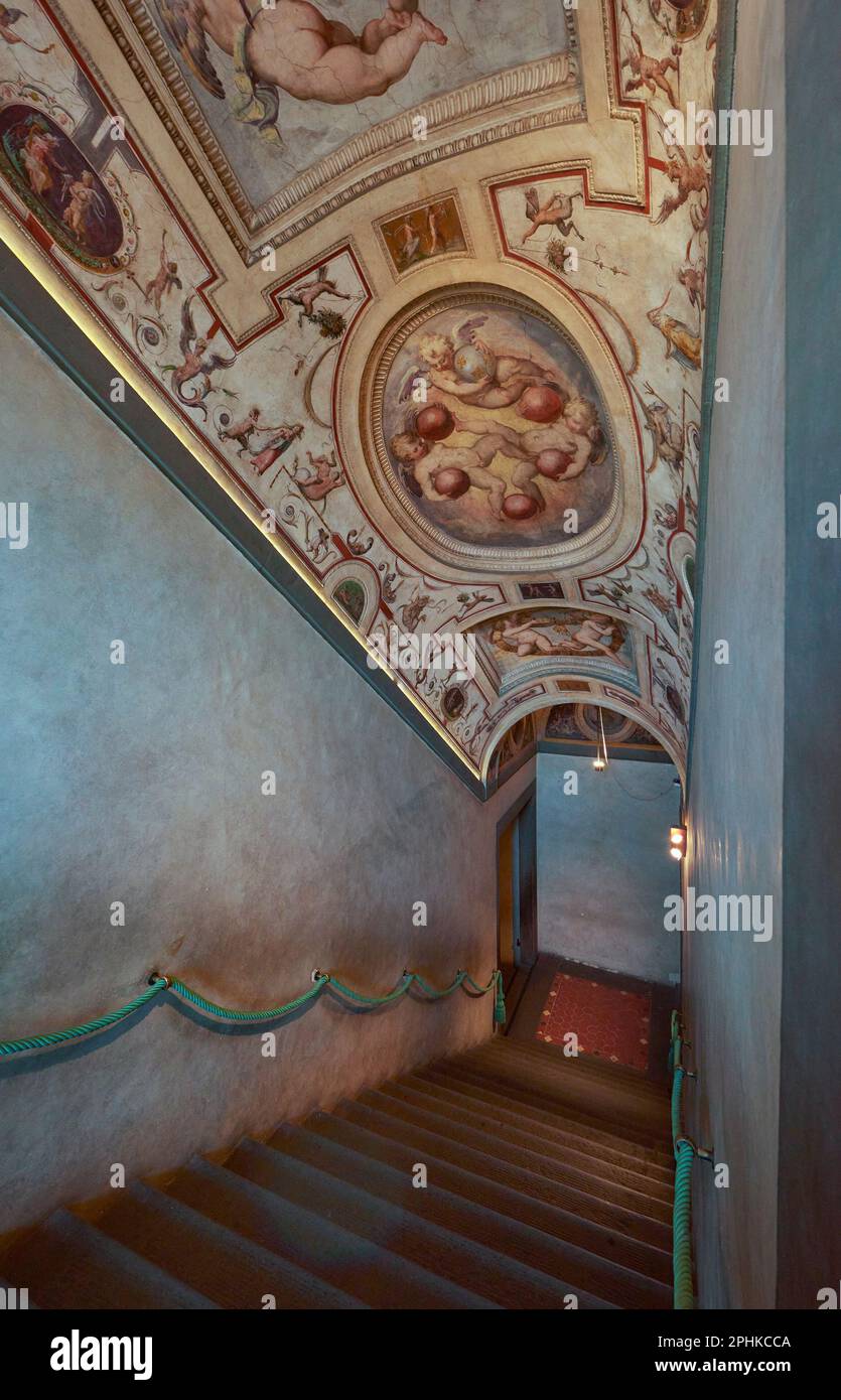 Impressive ceilings in the Old Palace ( Palazzo Vecchio ) in Florence ...