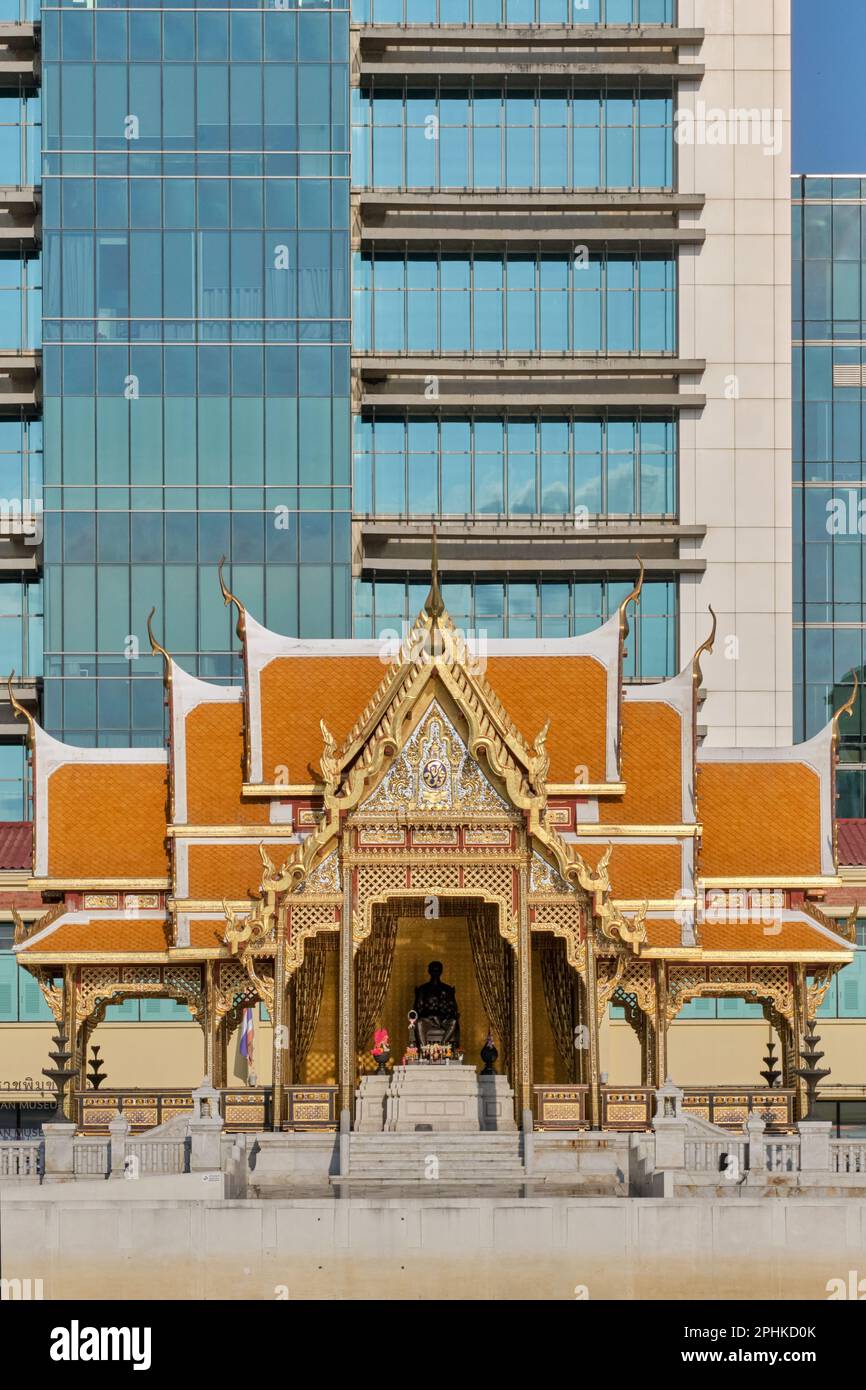 Bangkok architecture contrast hi-res stock photography and images - Alamy