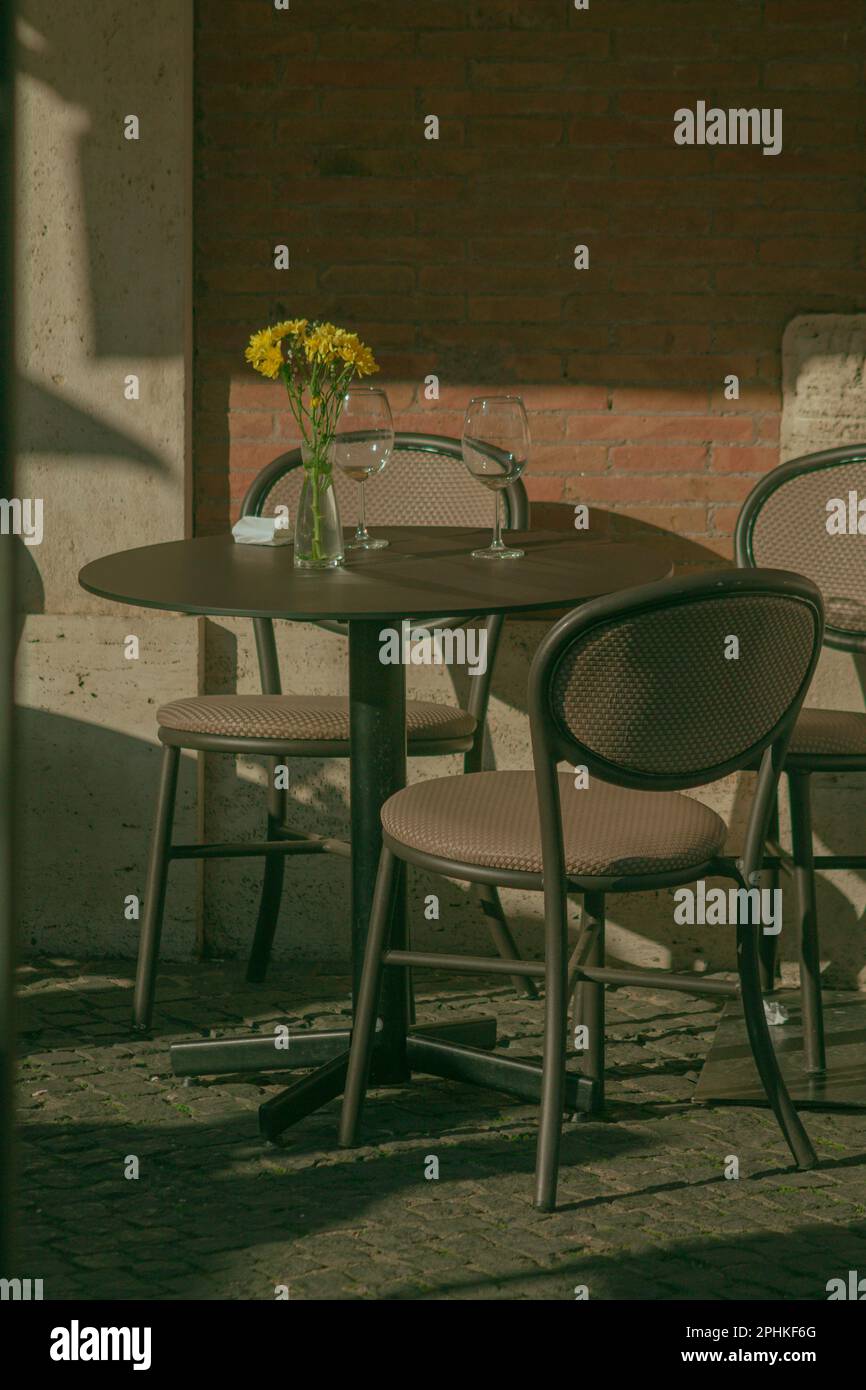 Outdoor matching chairs hi-res stock photography and images - Alamy