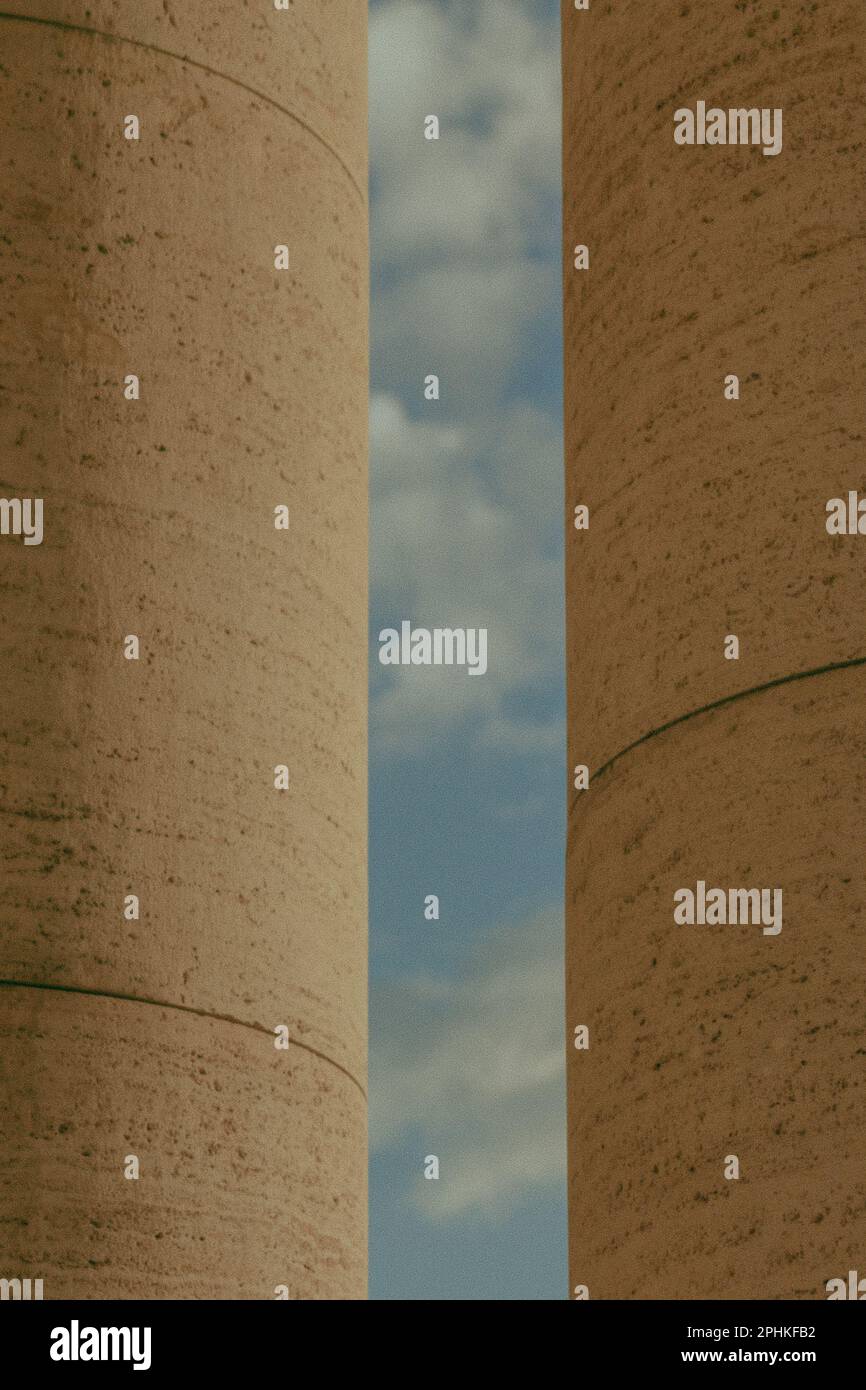 Two pillars hi-res stock photography and images - Alamy