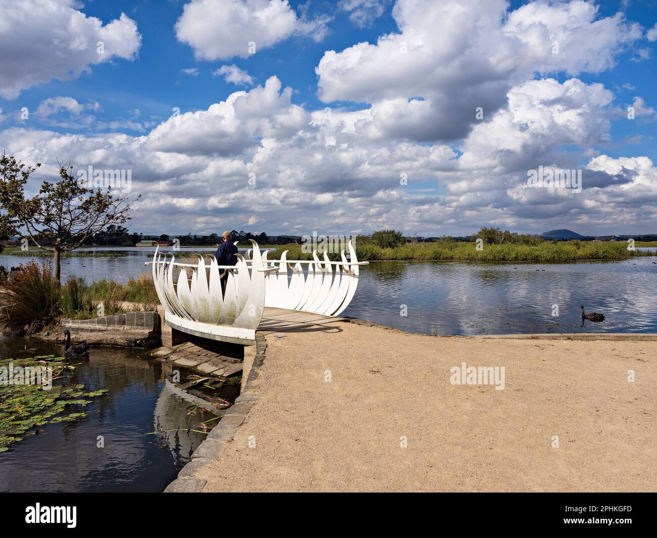 Ballarat Australia / Water Lily Bridge at Lake Wendouree, Ballarat ...