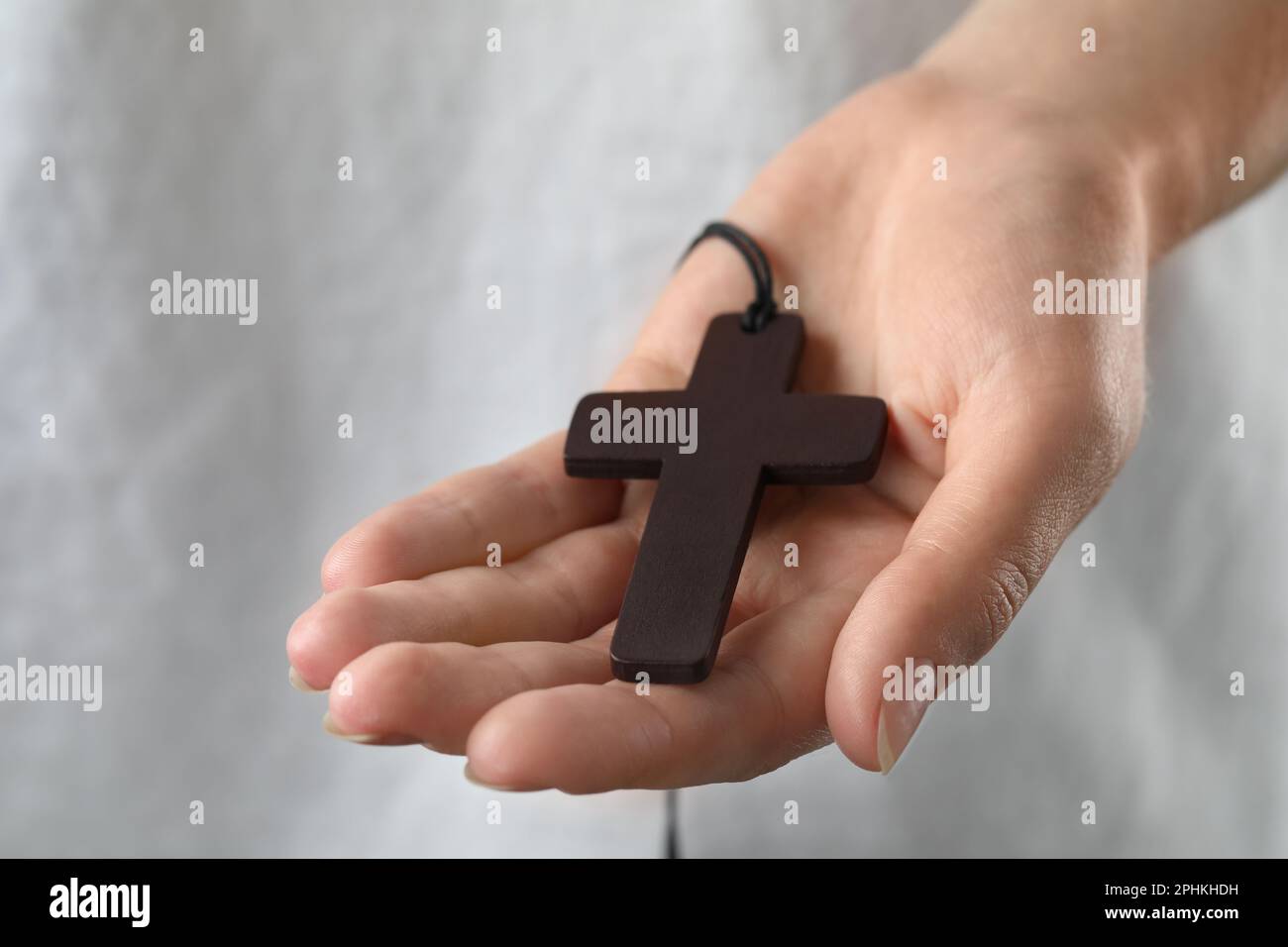 Woman hand wooden cross hi-res stock photography and images - Alamy