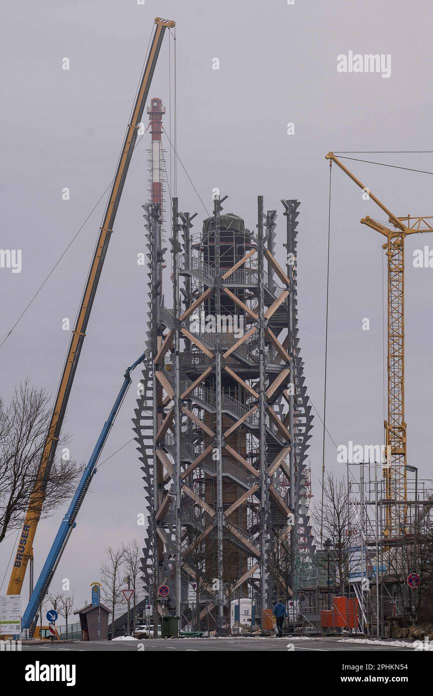 Torfhaus, Germany. 29th Mar, 2023. Cranes stand on the construction ...
