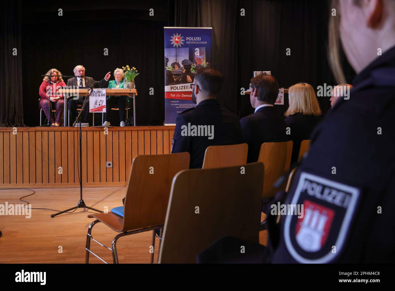 Hamburg, Germany. 29th Mar, 2023. Ivar Buterfas-Frankenthal (back M ...