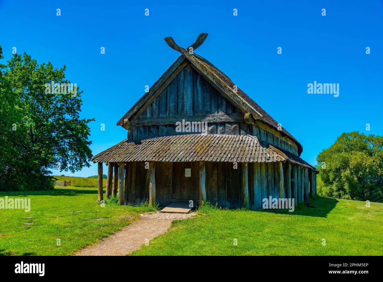 Viking long house roof hi-res stock photography and images - Alamy