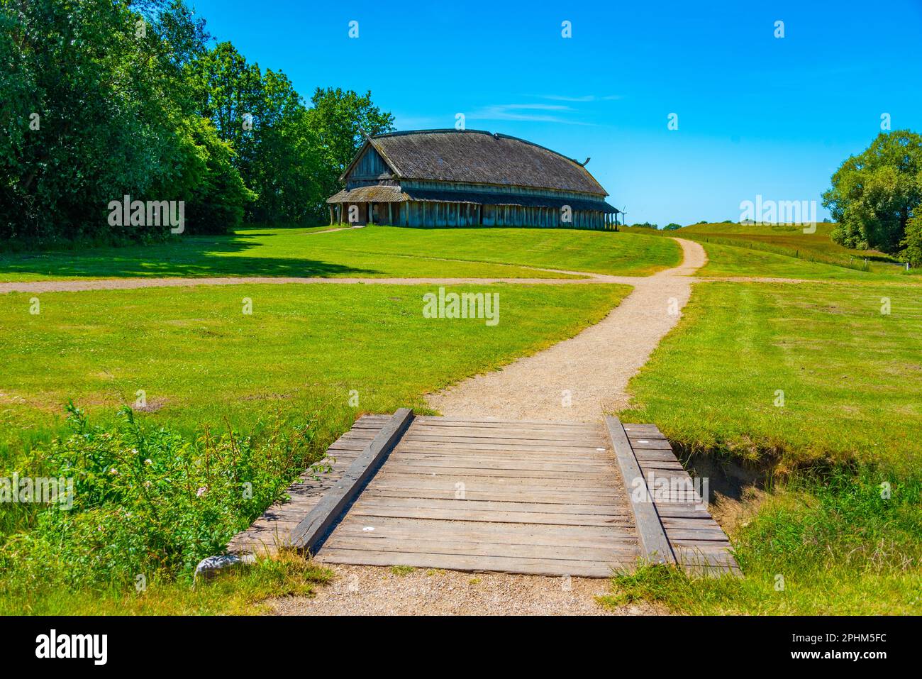 Viking long house roof hi-res stock photography and images - Alamy